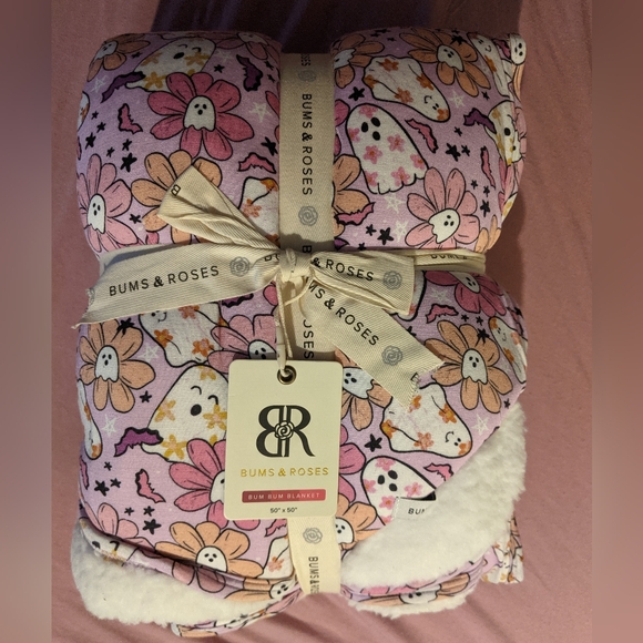 bum and roses | Other | Bums And Roses Plush Booogie Blanket New But ...